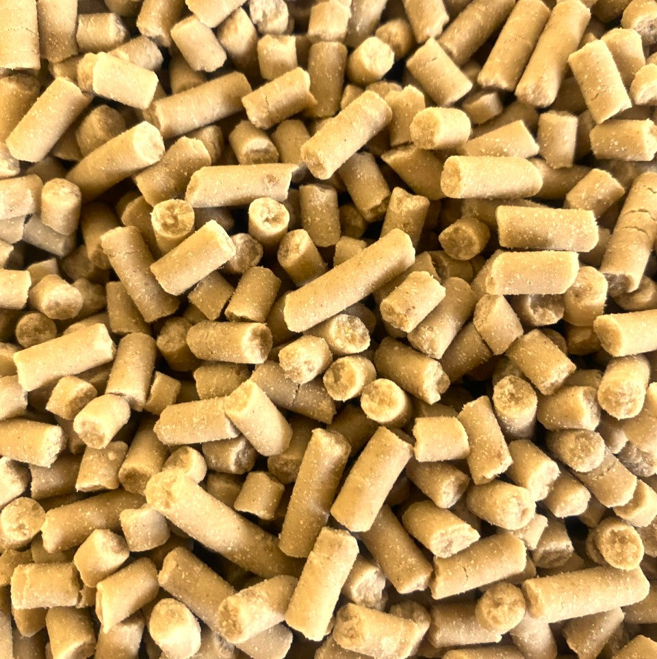 Johnson and Jeffs Suet Pellets with Berries sold by Maltbys’ Stores Eat ...